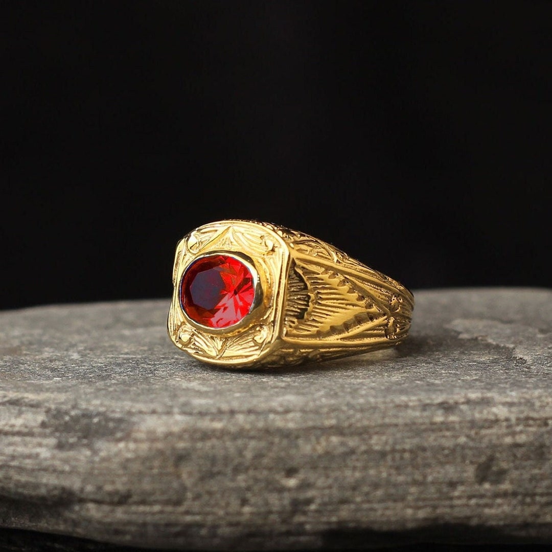 10k Gold Red Gemstone Ring: Vintage Style Engraved Band - Etsy
