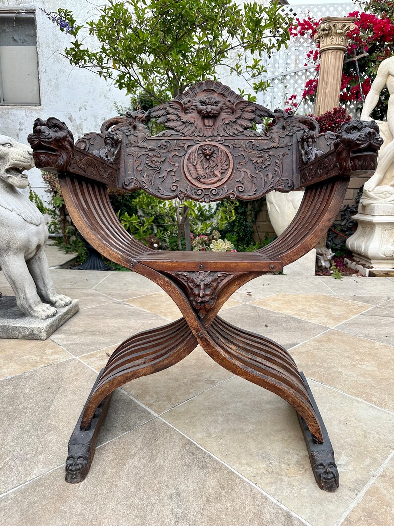 Gothic Medieval Renaissance Carved Lion Walnut Medallion Shield Ornate ...