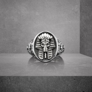 Skull Pharaoh Oval Gothic Signet Ring, Minimalist Egyptian Mythology ...