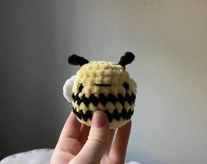 Mini Bee Crochet PATTERN Miss Mae Yarnworks Cute, Fluffy, Simple, Crochet, Gift - Etsy