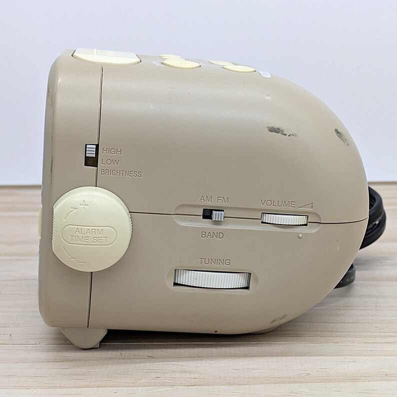 Sony Dream Machine ICF-C180 "liv" FM/AM Alarm Clock Radio, Dual Alarm ...