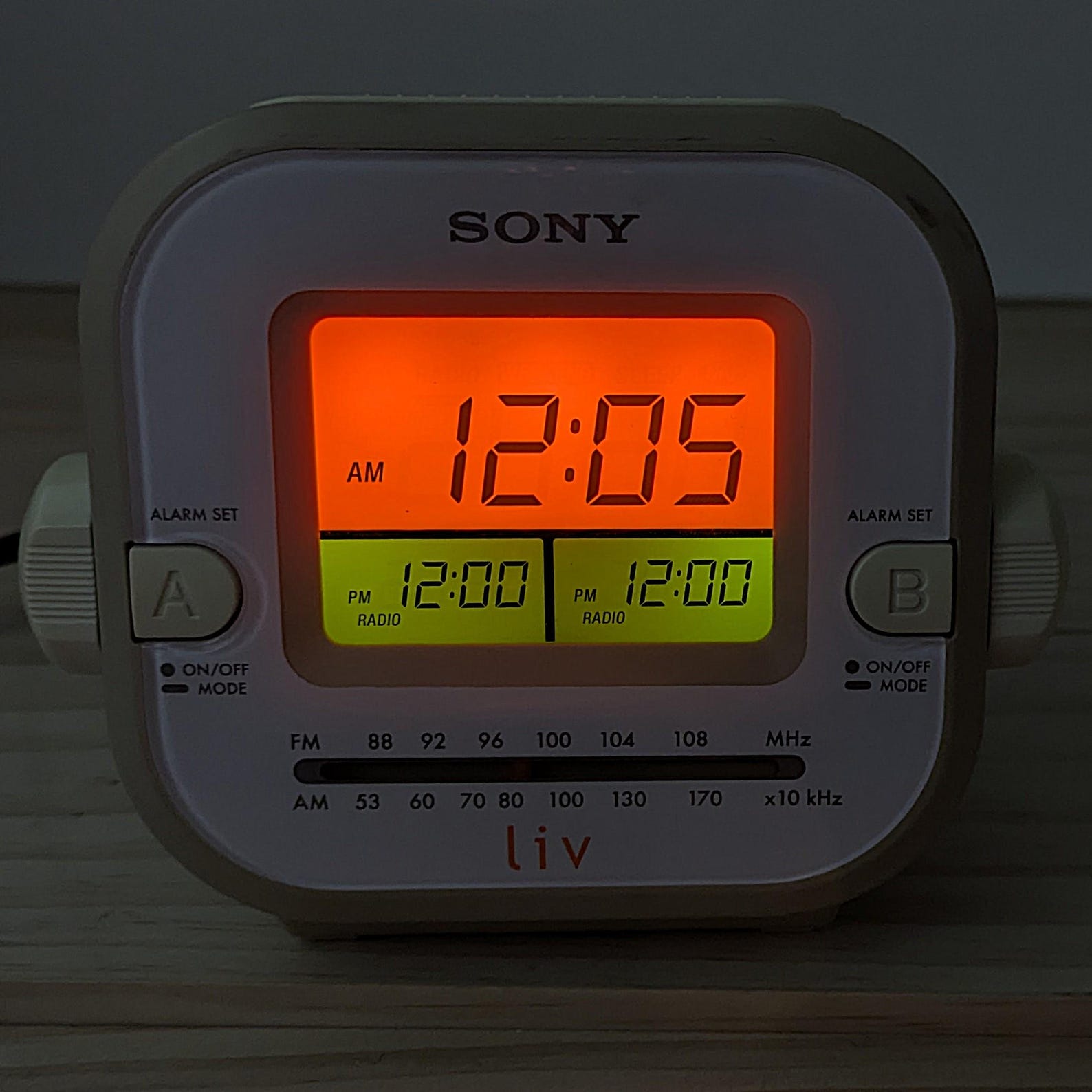 Sony Dream Machine ICF-C180 "liv" FM/AM Alarm Clock Radio, Dual Alarm ...