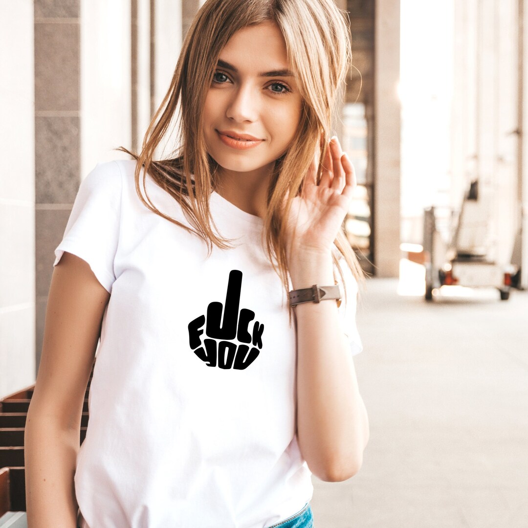 T-shirt With Provocative Middle Finger Design, Statement T-shirt ...