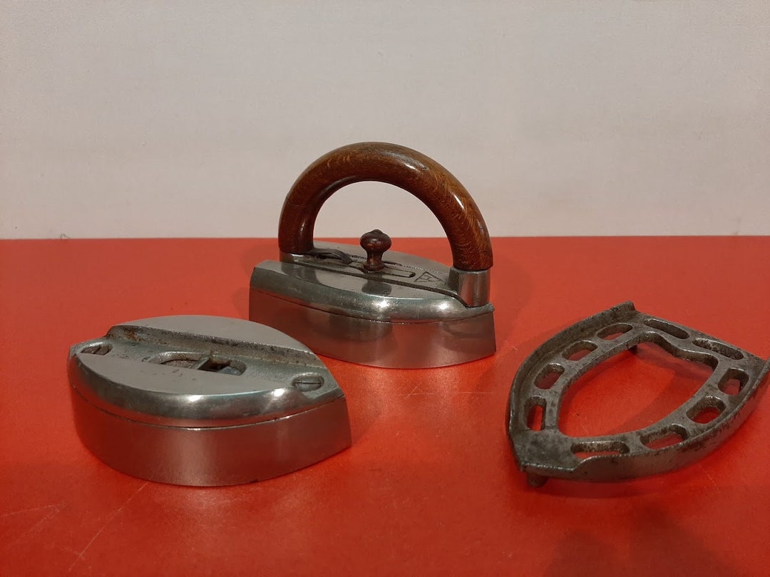 Set of Small Irons With Cold Handle From 1900 - Etsy