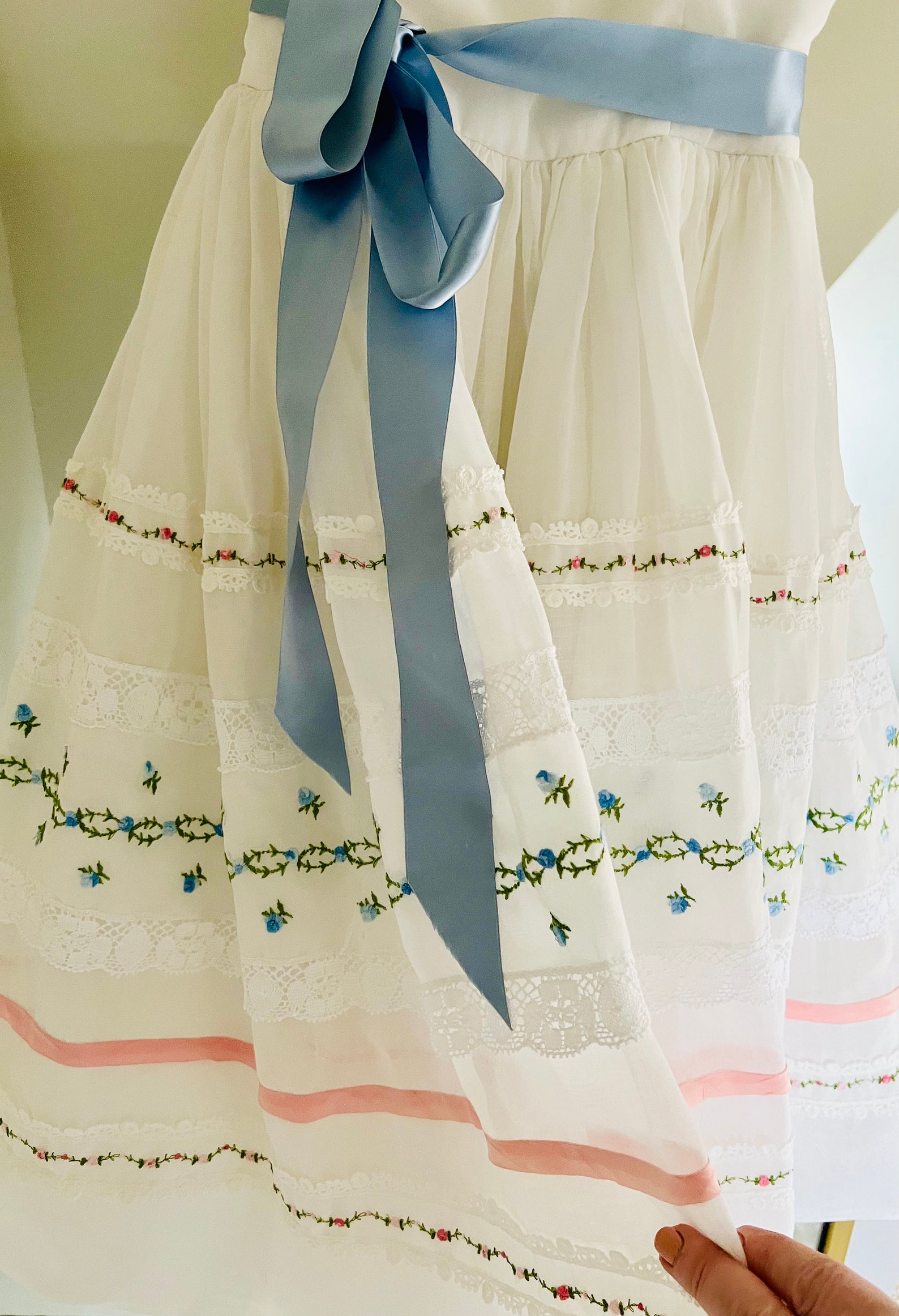 Vintage 1950s Short Cupcake White Cotton Dress With Embrodery, Lace and ...