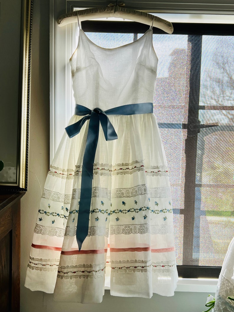 Vintage 1950s Short Cupcake White Cotton Dress With Embrodery, Lace and ...