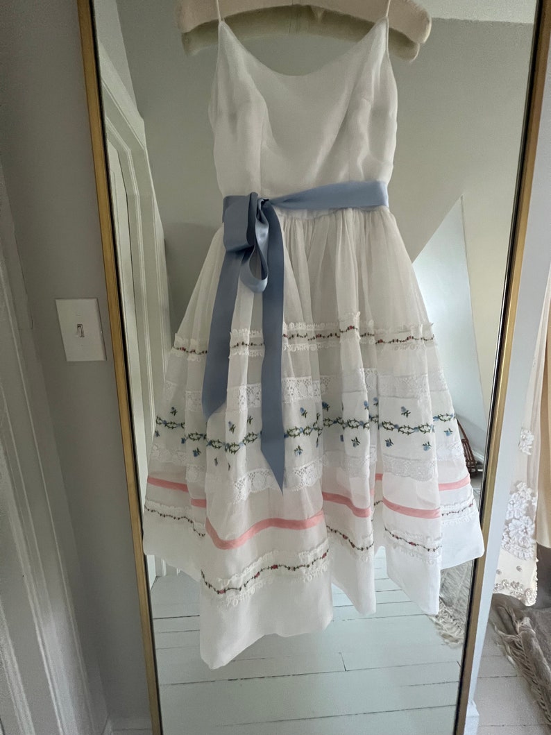 Vintage 1950s Short Cupcake White Cotton Dress With Embrodery, Lace and ...