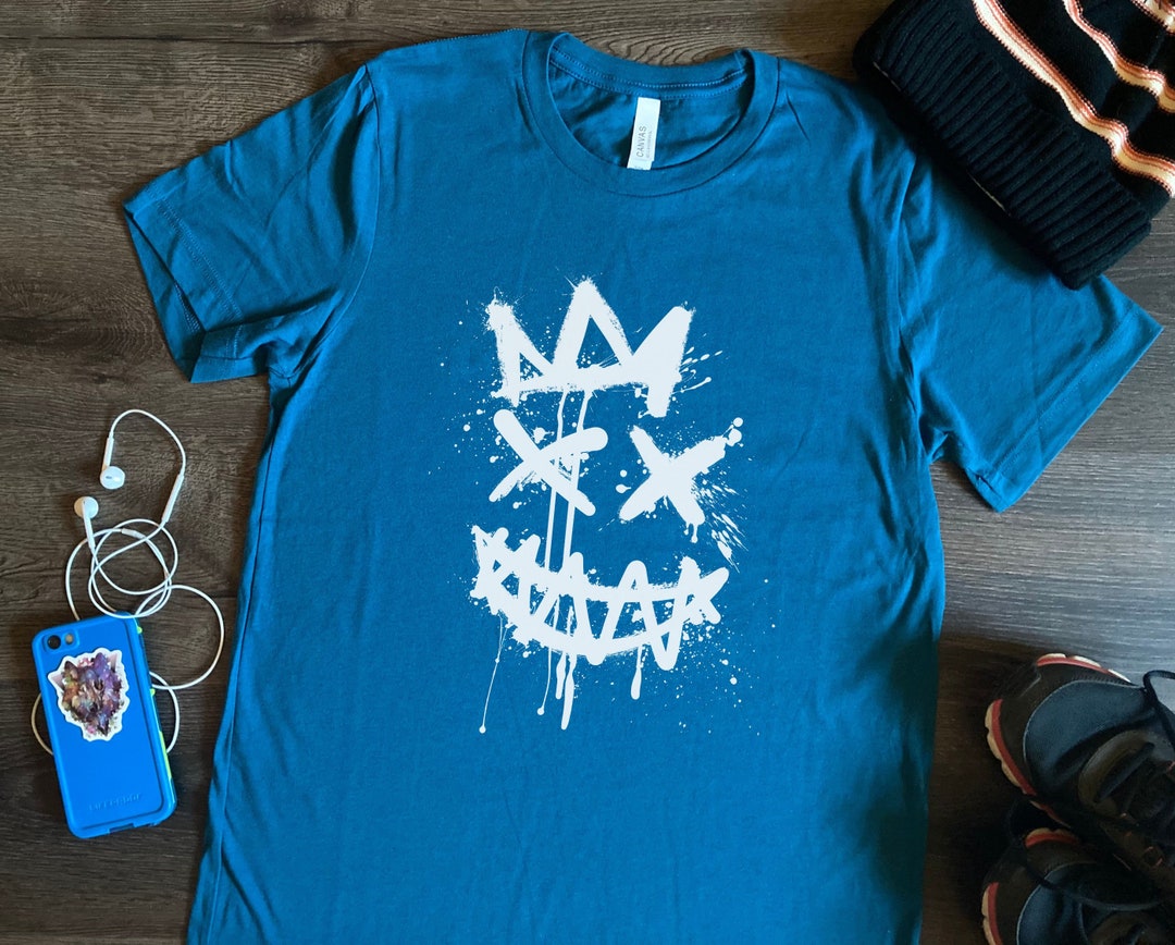 Mad King, Unhinged Joker Jester Royalty Punk Goth Tshirt Gift, Spray ...