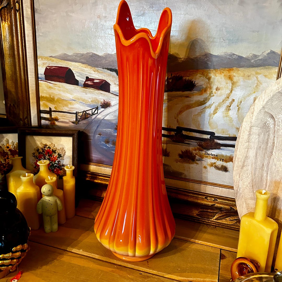 L.E. Smith Glass Bittersweet Simplicity MCM Ribbed Swung Vase - Etsy