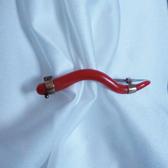 Victorian antique cornicello red coral 9kt gold brooc… - Gem