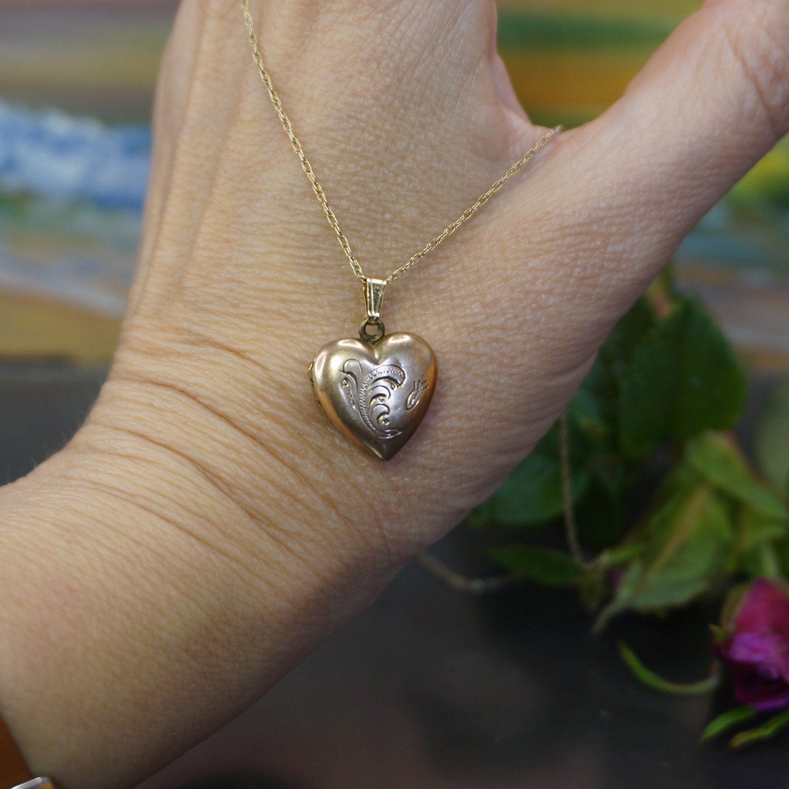 Victorian 9kt Gold Locket Pendant With Swirls Engraving, 2 Sides ...