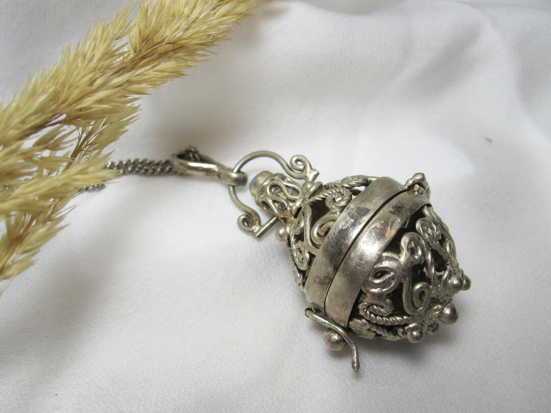 Vintage Sterling Silver Open Filigree LOCKET Holds MUSICAL Note BALL ...