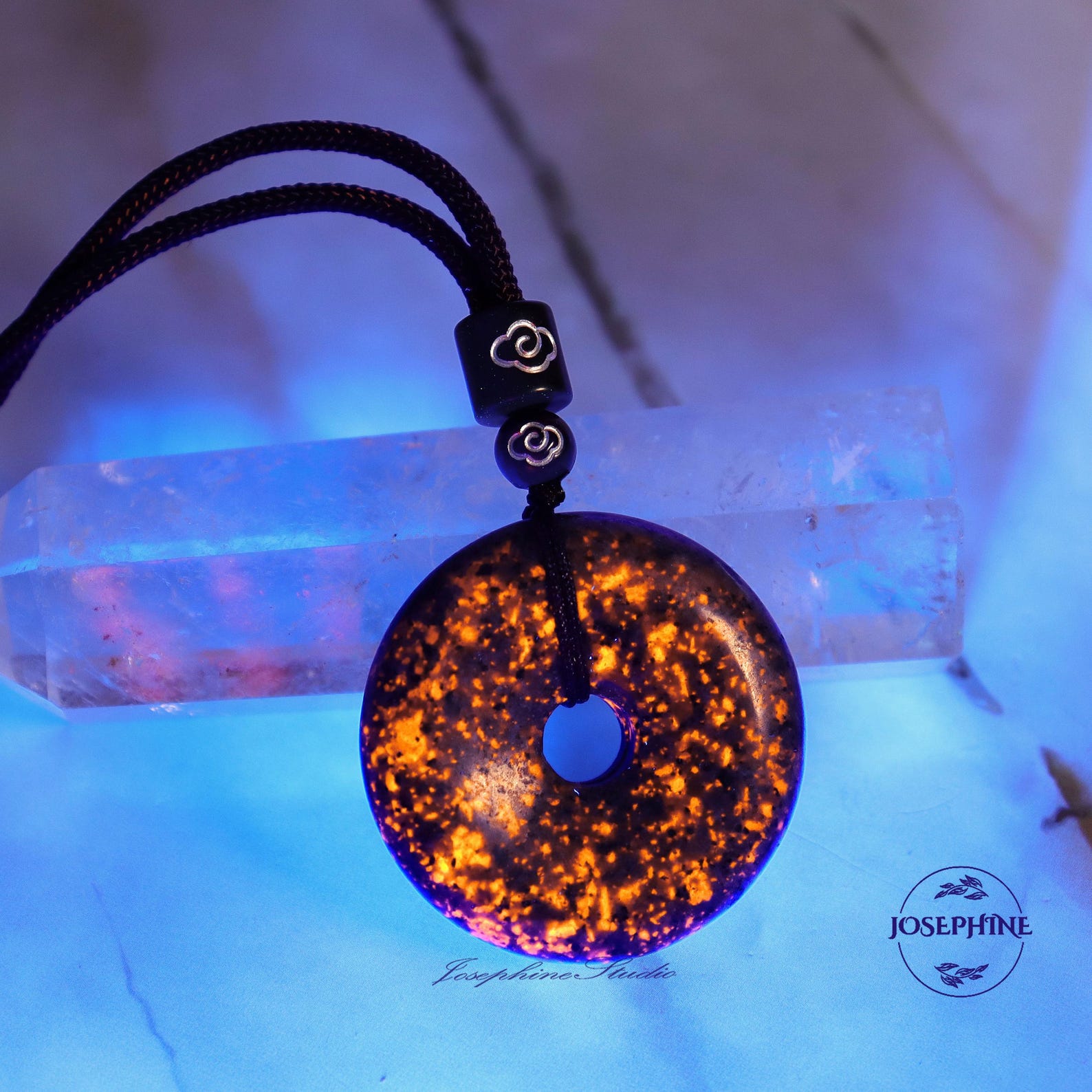 Yooperlite Pendant Necklace, Fluorescent Sodalite Flame Stone Necklace ...