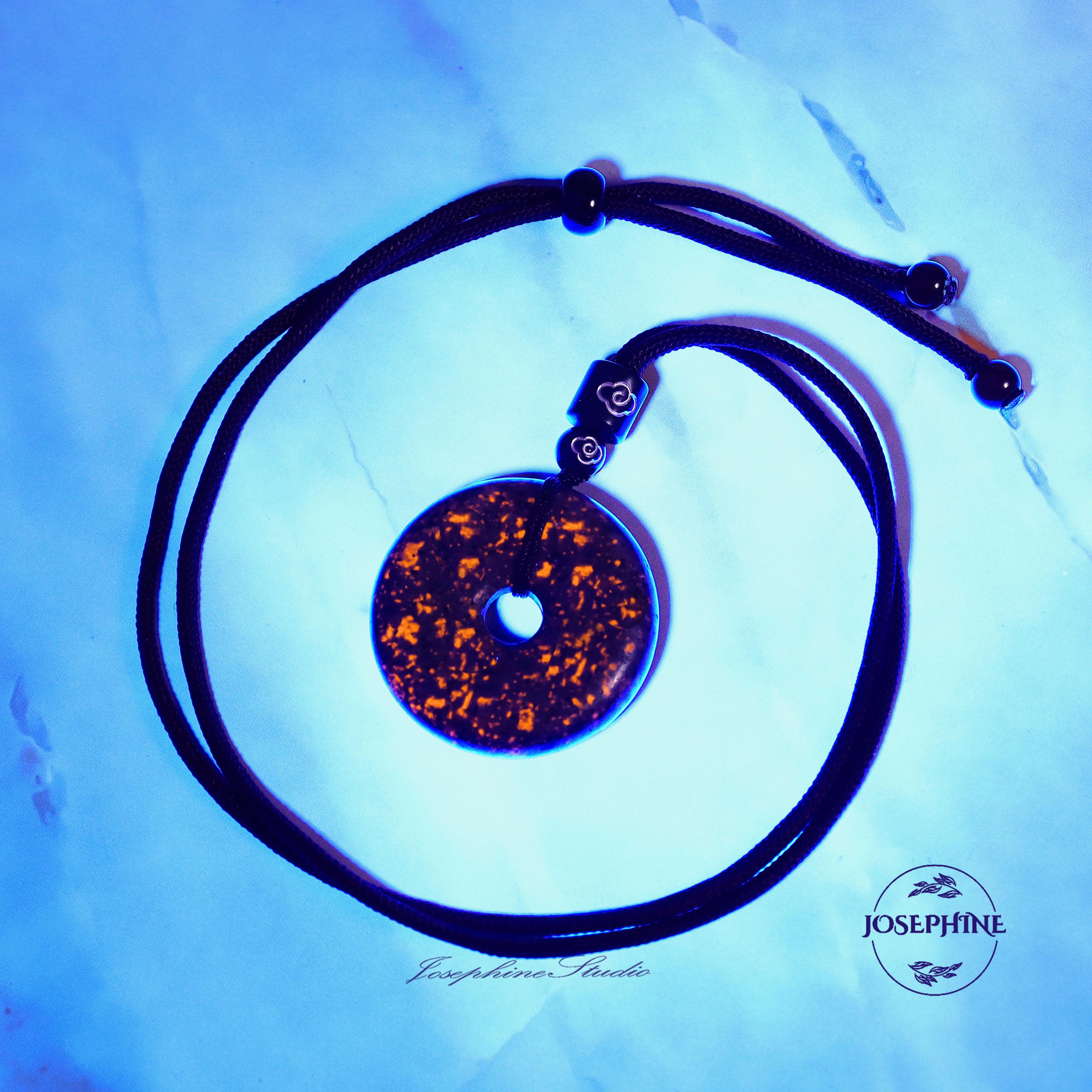 Yooperlite Pendant Necklace, Fluorescent Sodalite Flame Stone Necklace ...