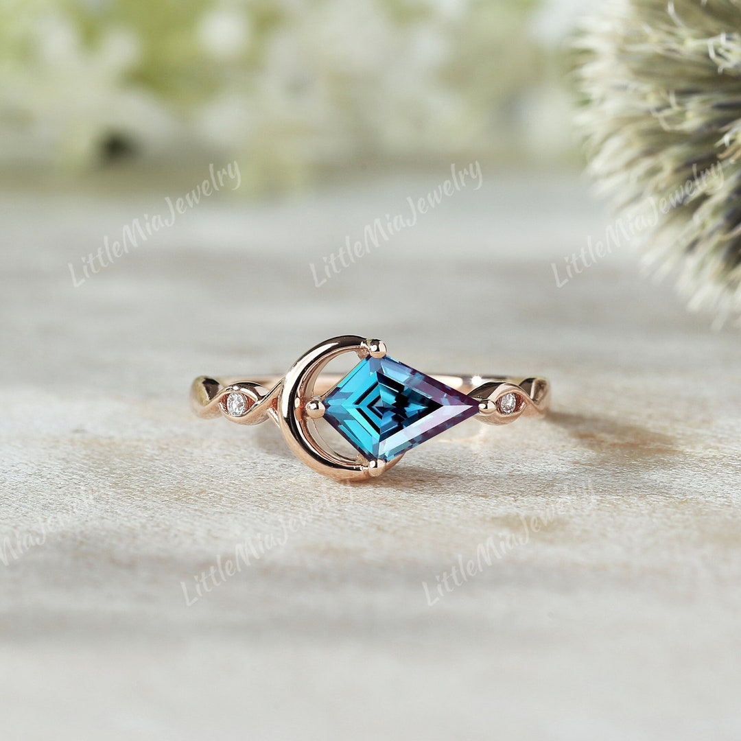 Unique Moon Star Alexandrite Engagement Ring Solid Gold Kite Cut ...