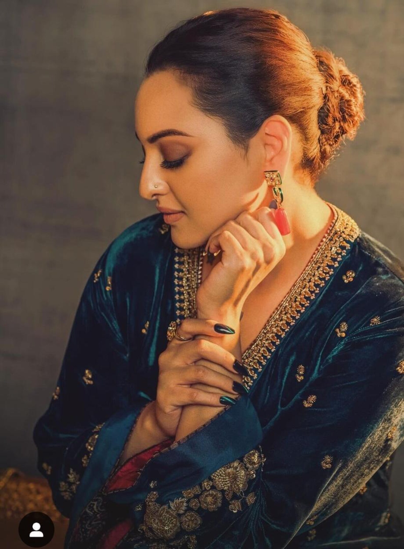 Sonakshi Sinha Stuns in Navy Blue Velvet Kurta Set - Etsy UK