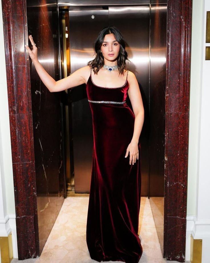 Aliya Bhatt Maroon Colour Velvet Gown - Etsy