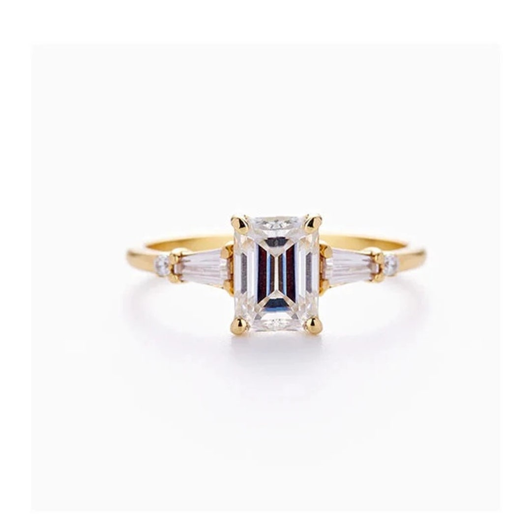 Elegant 2.5 Carat Emerald Cut Lab Grown Engagement Ring With Tapper ...