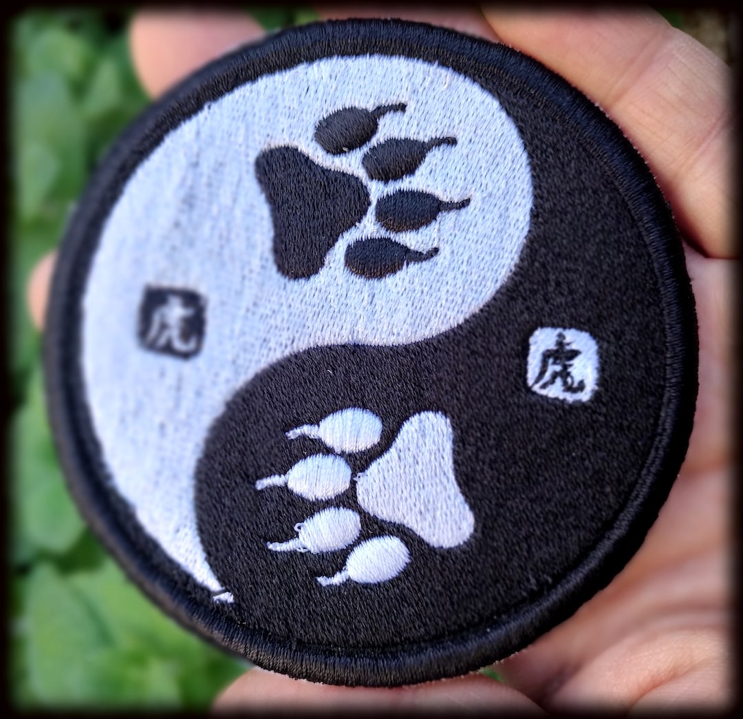 YIN YANG Dog Wolf Paw Meditation Yoga Embroidered Patch Philosophy Gift ...