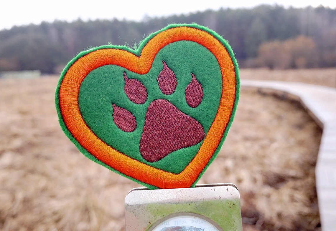 Dog Wolf Paw Inside Heart Iron-on Sew-on Embroidered Patch Application ...