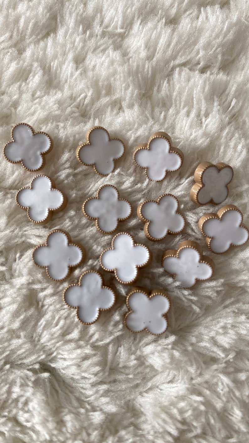 11mm Elegant Black White Minimalist Cute Clover Leaf Metal Shank Sewing ...