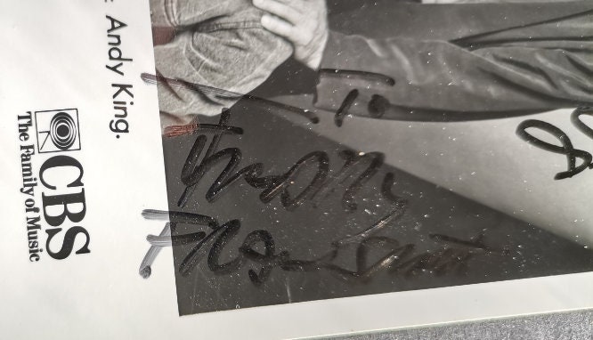 Hooters Autograph Band Signed on Photo - Etsy