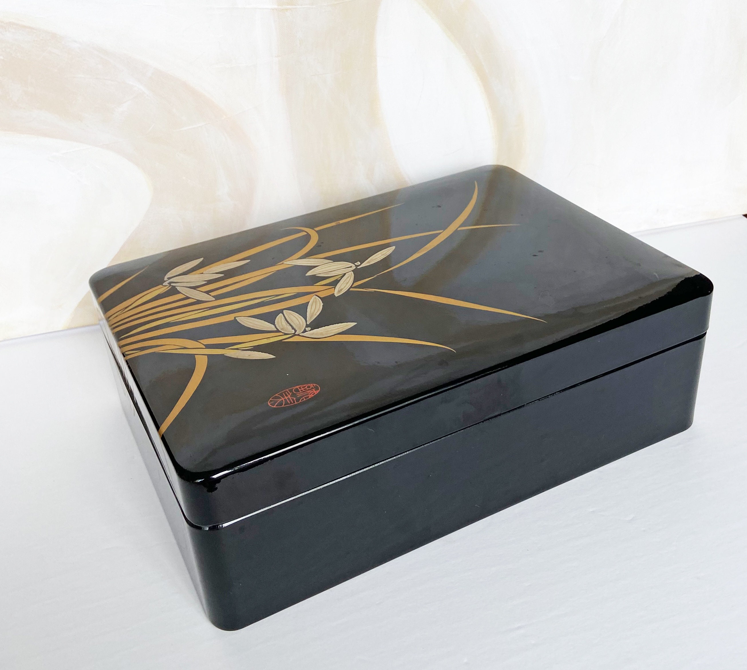 Vintage Asian Black Gold Lacquer Wood Box Japanese Jewelry Vintage Asian Black Gold Lacquer Wood Box Japanese Jewelry