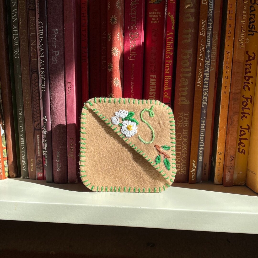 Personalized Embroidered Corner Bookmark - Etsy