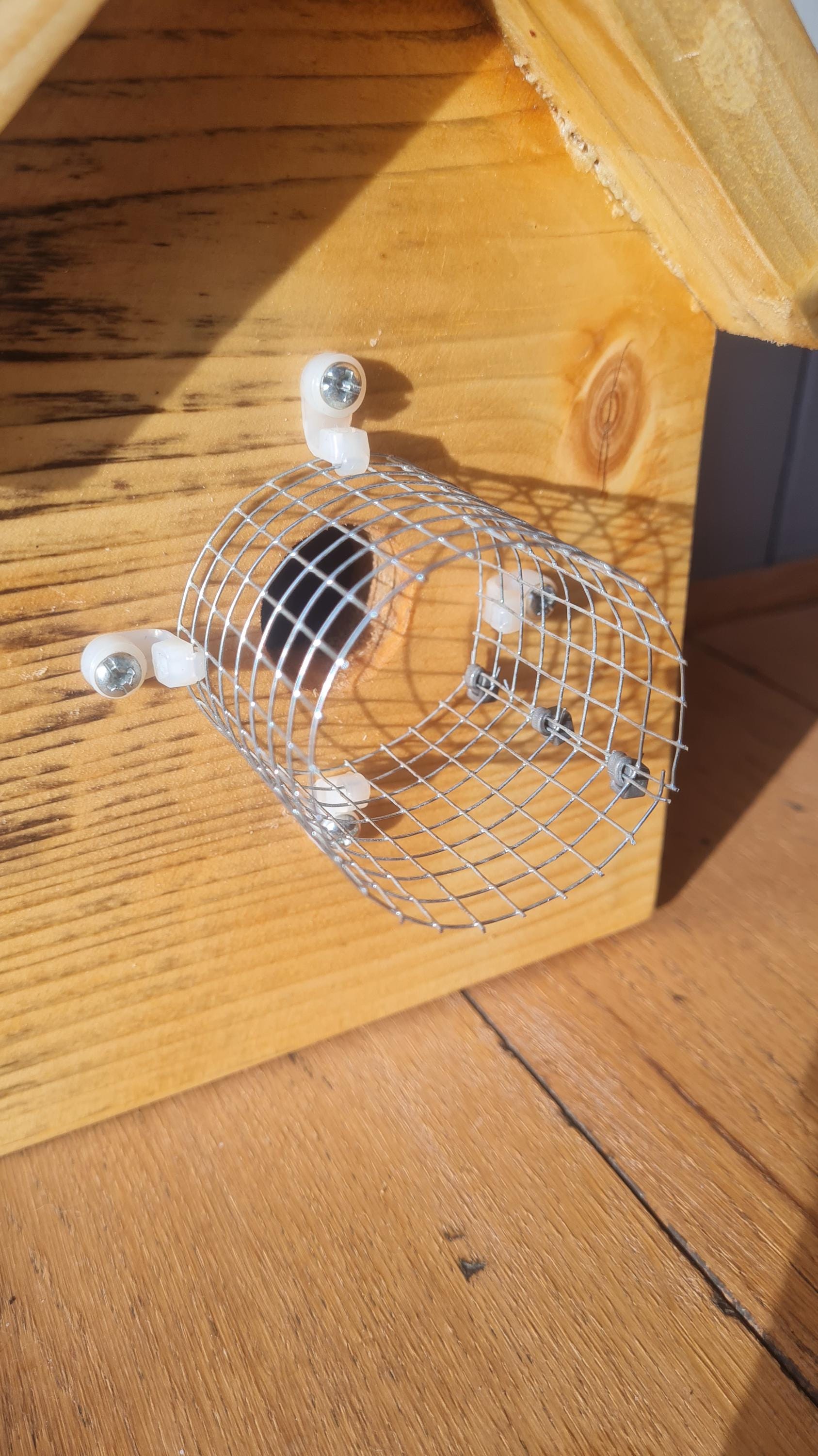 1 Bird Box Predator Protection Guard Kit Nest Box Squirrel, Magpie, Cat ...