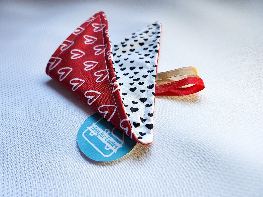 Heart Sensory Triangle With Crinkle Paper I Best Small Presents for ...