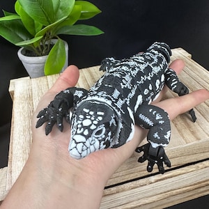 3D Printed Articulating Tegu Lizard - Realistic Reptile Decor, Custom ...