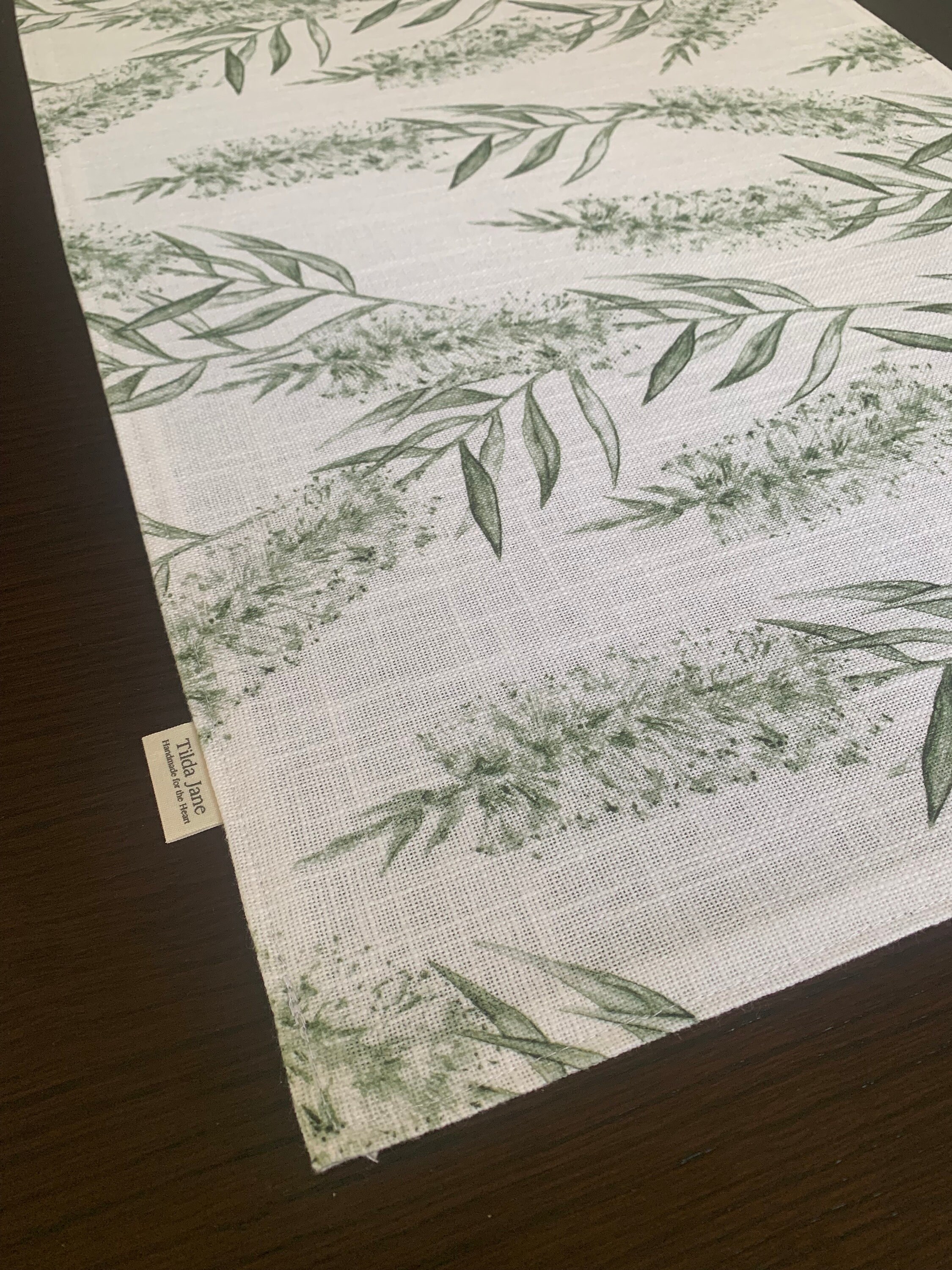 Bottle Brush Table Runner / Australian Native Table Runner / Green Leaf ...