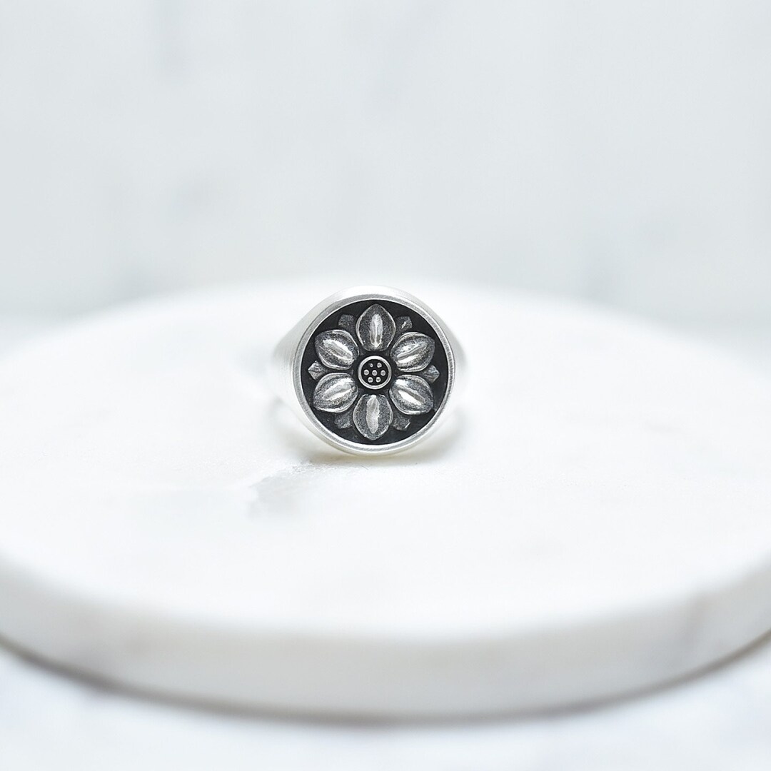 Silver Lotus Signet Ring - Etsy