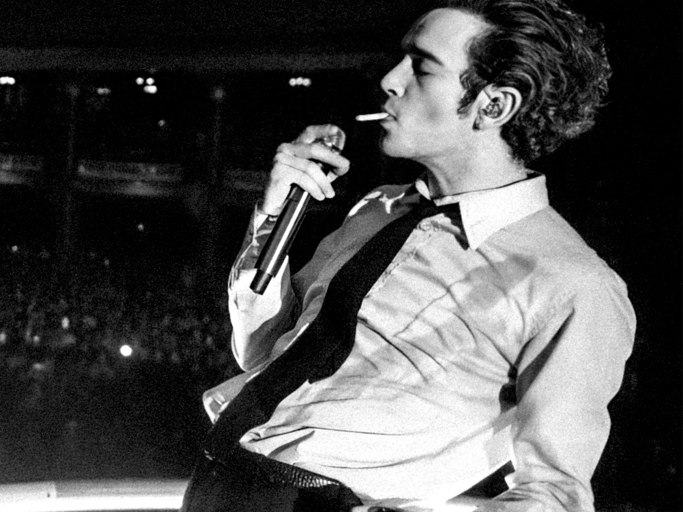 Matty Healy Smoking Poster The 1975 Print Black and White - Etsy México