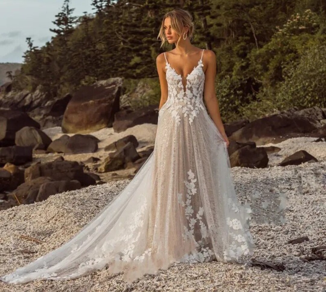 Elegant Beach Wedding Dress Sexy Deep V Lace Spaghetti Straps Appliques ...