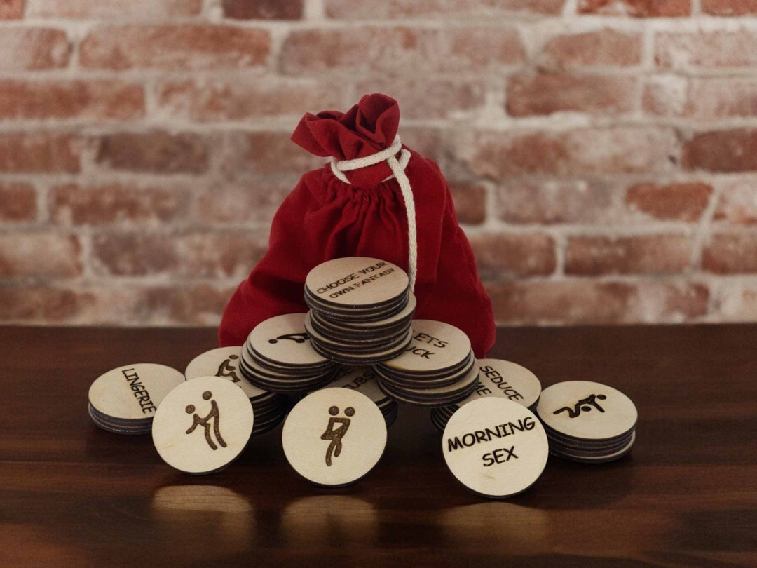 Romantic Couples Gift - Wooden Love Tokens With Red Drawstring Bag ...