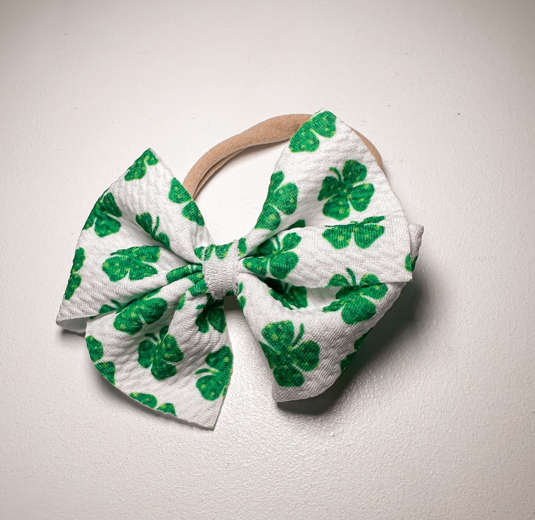 Baby St Patrick's Day Bow: Clover Hair Clip or Headband - Etsy