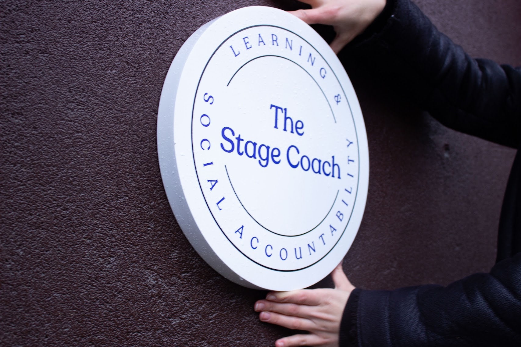 Round One Sided Wall Sign Wall Mounted Round Text Sign Round Welcome ...