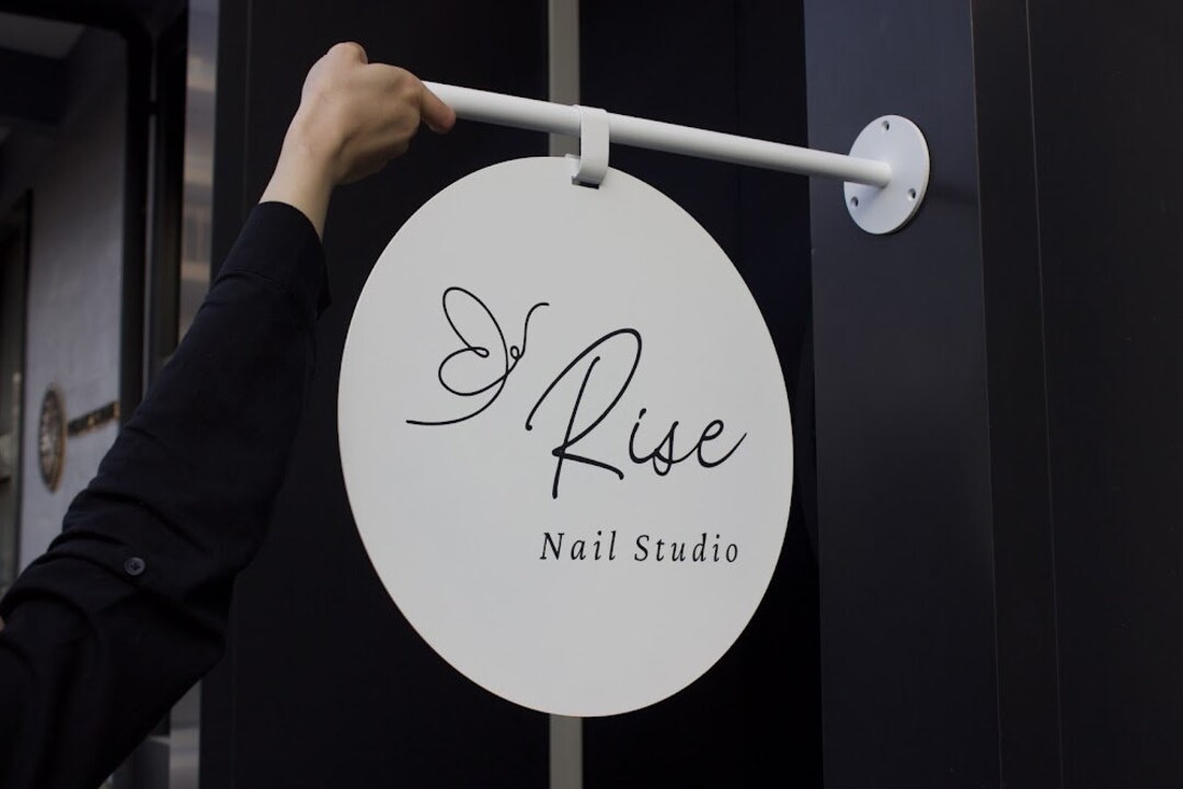 Custom Round Hanging Sign Double Sided Flag Sign Outdoor Welcome Sign ...