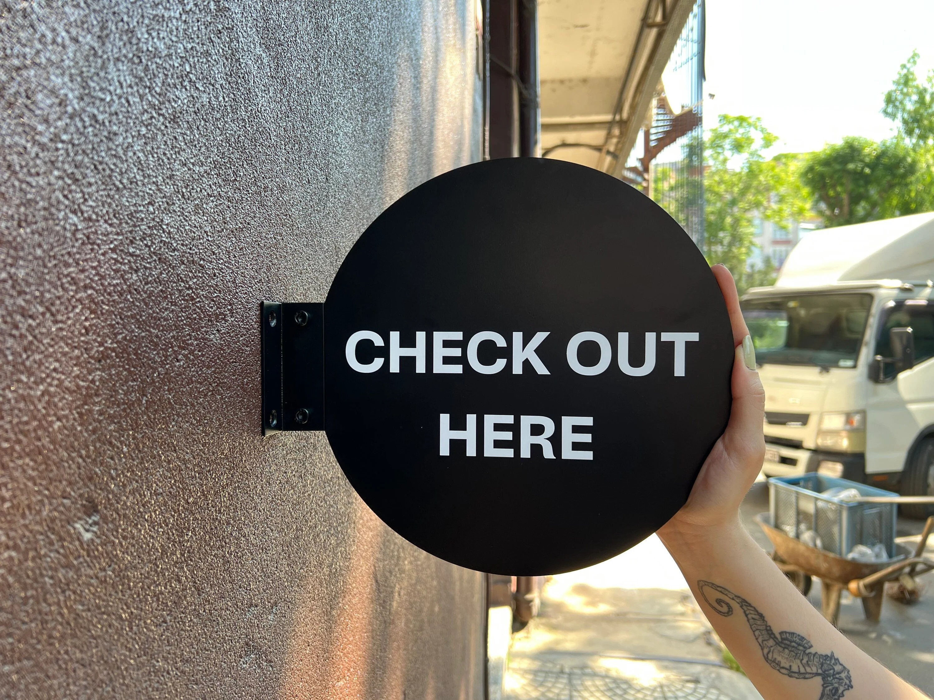 Custom Round Blade Sign Wall Hanging Shop Sign Storefront Blade Sign ...