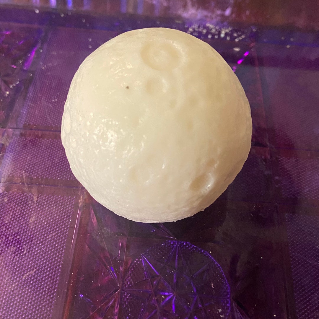 Moon Shaped Round Handmade Goat Milk Pink Vanilla Scent Body Wash Soap ...