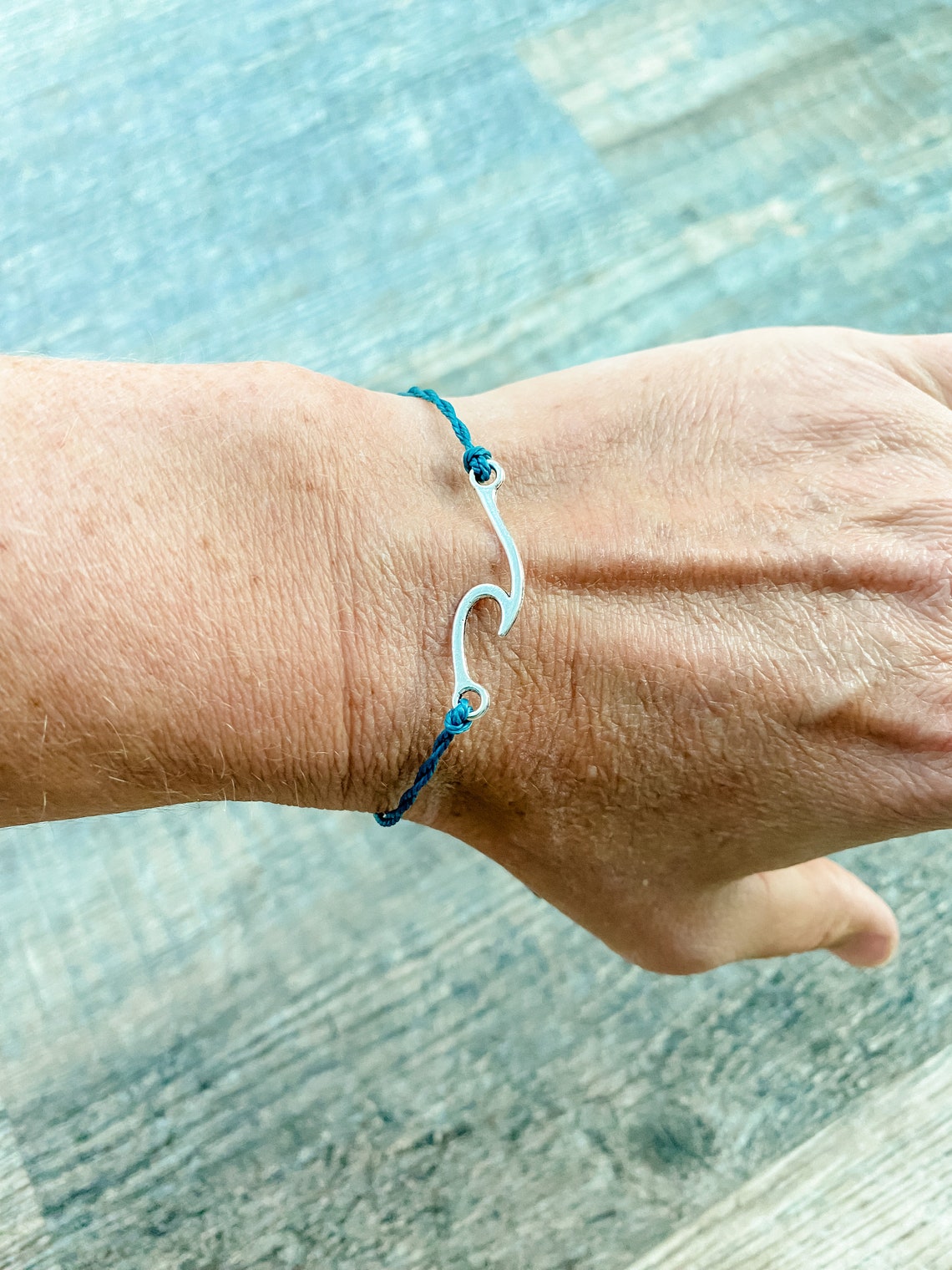 Minimalist Wave Bracelet - Etsy