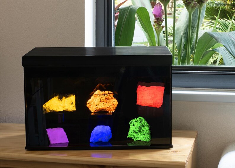 ONE (1) Piece of Fluorescent Bright Green Willemite | UV Reactive ...
