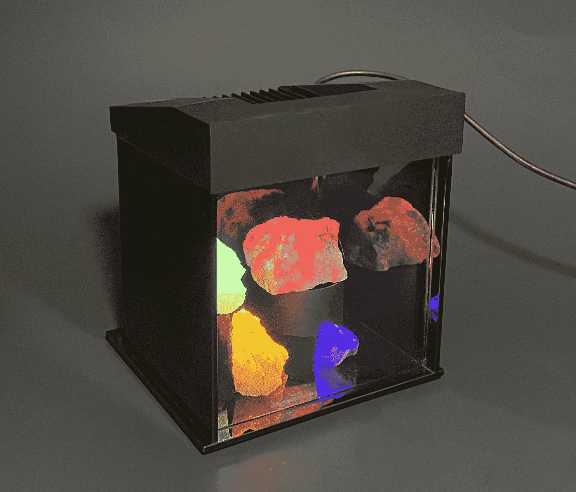 Globox Mini Fluorescent Mineral Display - Etsy