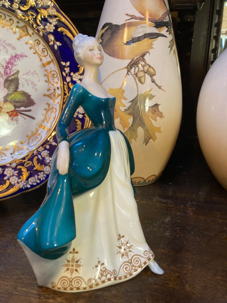 Royal Doulton Figurine regal Lady - Etsy