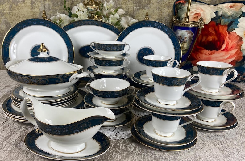 Royal Doulton Carlyle Dinner Set - Etsy Canada