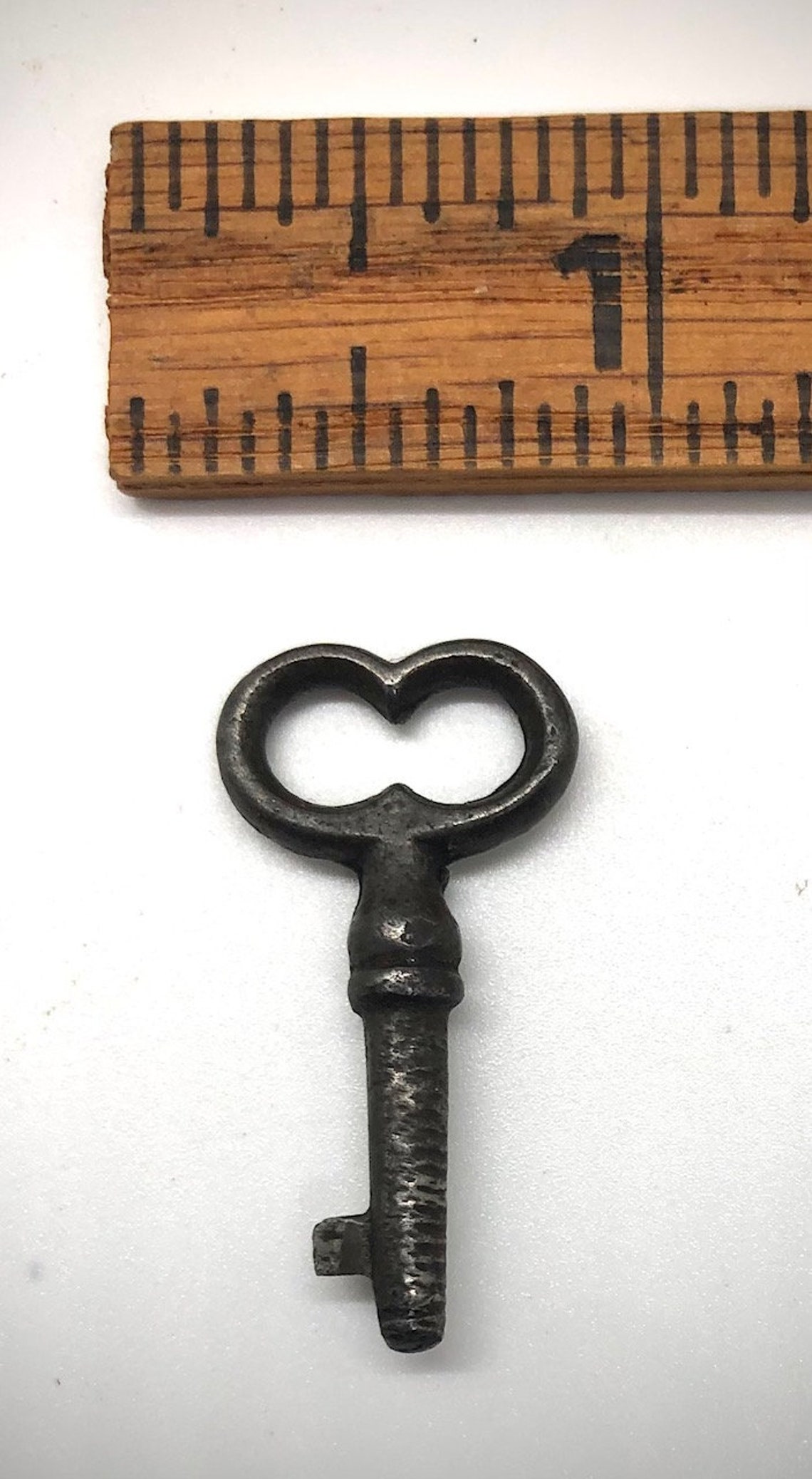 Small Vintage Skeleton Key | One Key | Lovely Tiny Key - Etsy