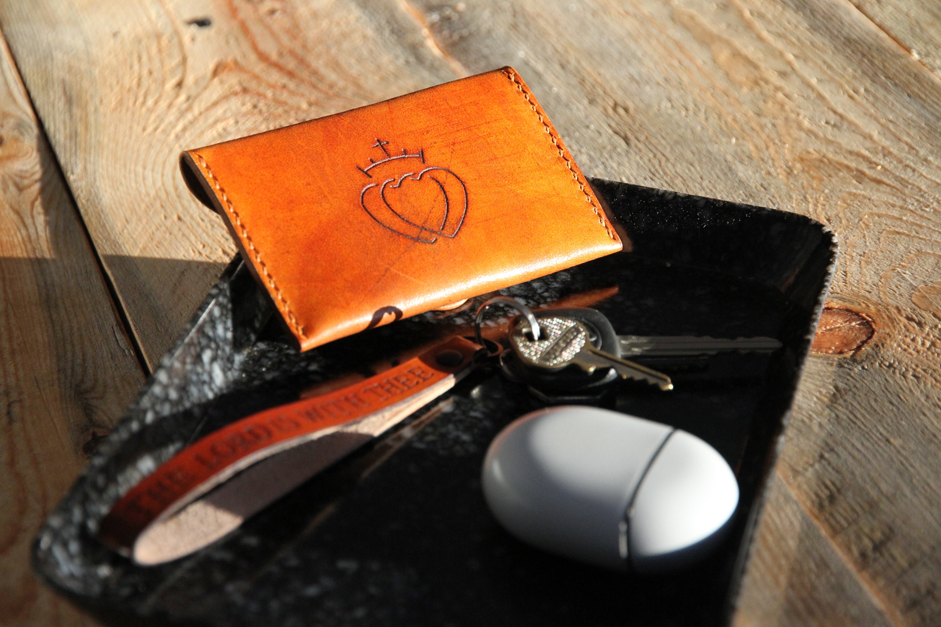 SSPX Emblem Leather Envelope Card Holder: Traditional Brown Easy Close ...