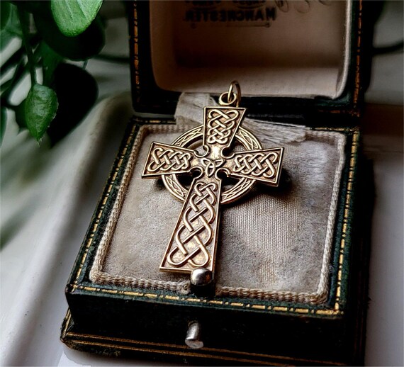 INCREDiBLE RARE Vintage 9ct Gold Cross. 1990s STATEME… - Gem