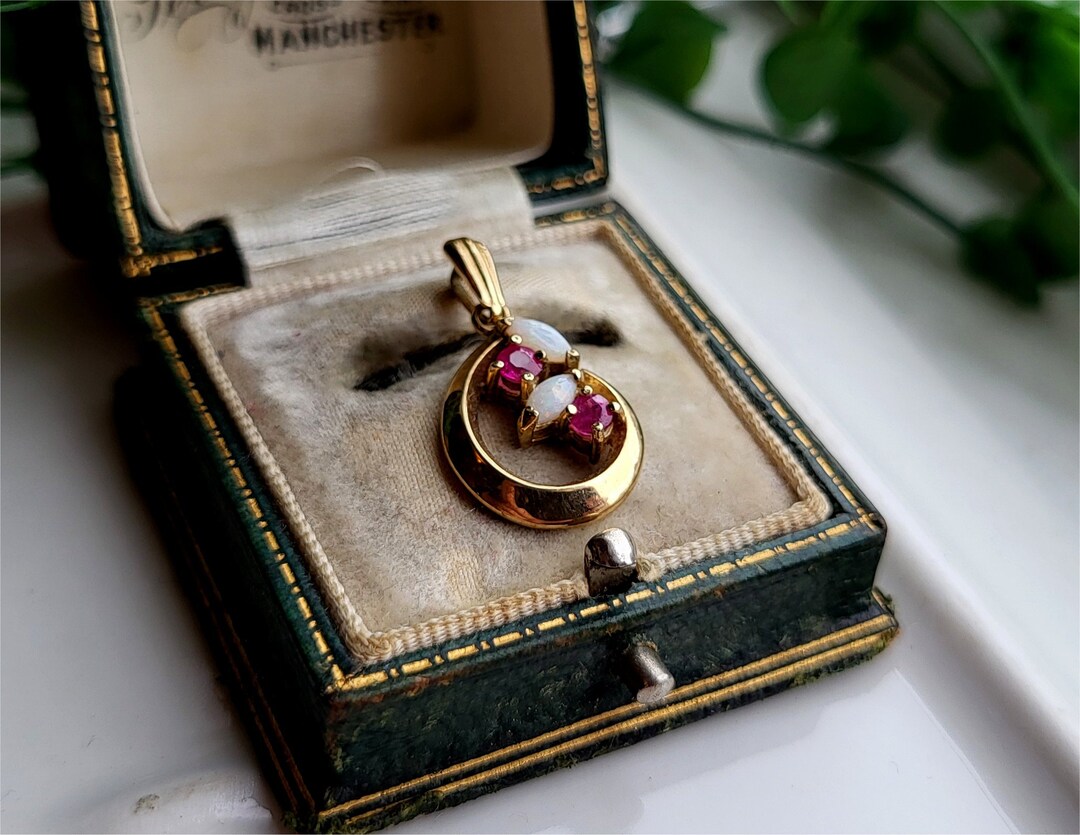 BEAUTIFUL Vintage 9ct Gold Opal Ruby Pendant. Gold Opal Pendant Opal ...